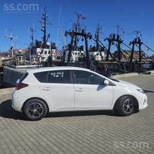 Balts Toyota Auris 2015 Liepāja, ar dzinēja tilpumu 1.60 L un nobraukumu 141 tūkst. km par 5900 €, foto 4 vietnē AUTOMOTO.COM.LV