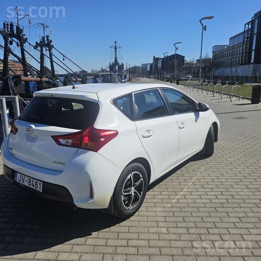 Balts Toyota Auris 2015 Liepāja, ar dzinēja tilpumu 1.60 L un nobraukumu 141 tūkst. km par 5900 €, foto 5 vietnē AUTOMOTO.COM.LV