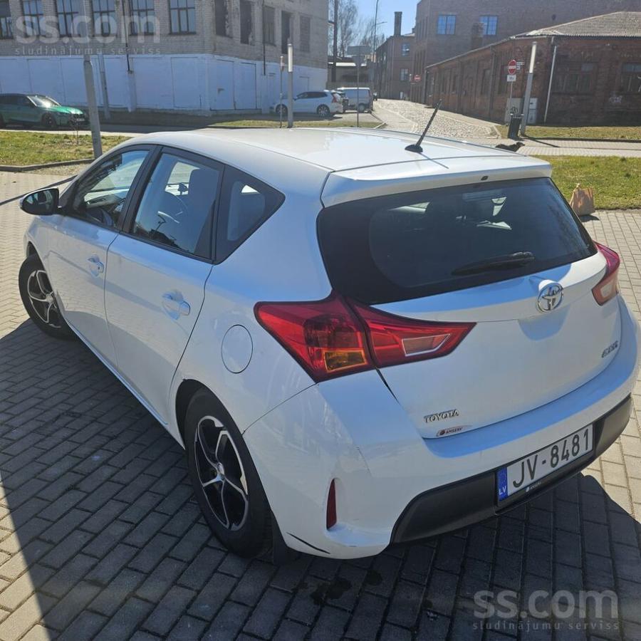 Balts Toyota Auris 2015 Liepāja, ar dzinēja tilpumu 1.60 L un nobraukumu 141 tūkst. km par 5900 €, foto 6 vietnē AUTOMOTO.COM.LV
