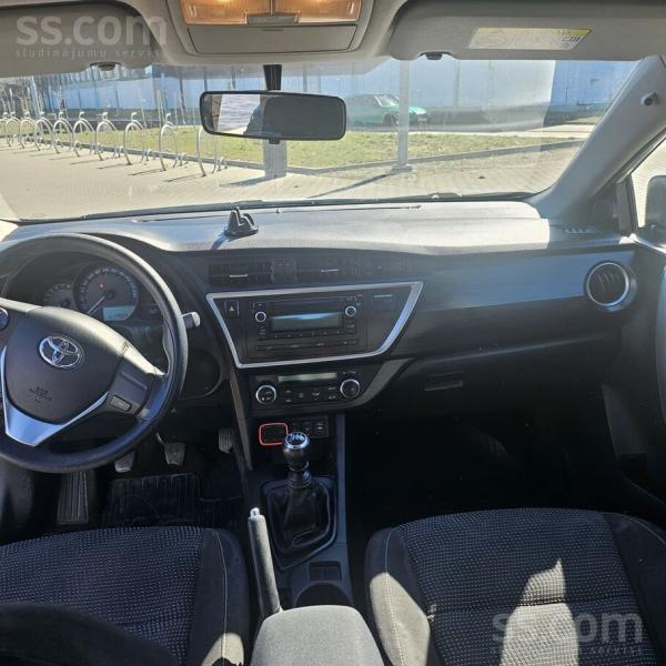 Balts Toyota Auris 2015 Liepāja, ar dzinēja tilpumu 1.60 L un nobraukumu 141 tūkst. km par 5900 €, foto 6 vietnē AUTOMOTO.COM.LV