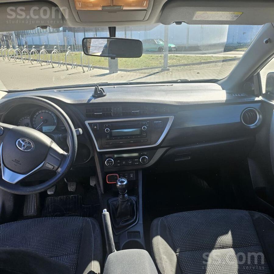 Balts Toyota Auris 2015 Liepāja, ar dzinēja tilpumu 1.60 L un nobraukumu 141 tūkst. km par 5900 €, foto 7 vietnē AUTOMOTO.COM.LV