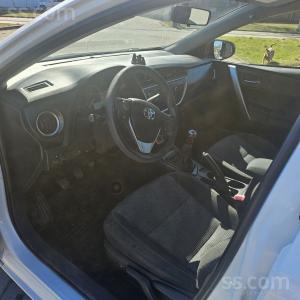 Balts Toyota Auris 2015 Liepāja, ar dzinēja tilpumu 1.60 L un nobraukumu 141 tūkst. km par 5900 €, foto 8 vietnē AUTOMOTO.COM.LV
