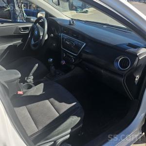 Balts Toyota Auris 2015 Liepāja, ar dzinēja tilpumu 1.60 L un nobraukumu 141 tūkst. km par 5900 €, foto 9 vietnē AUTOMOTO.COM.LV