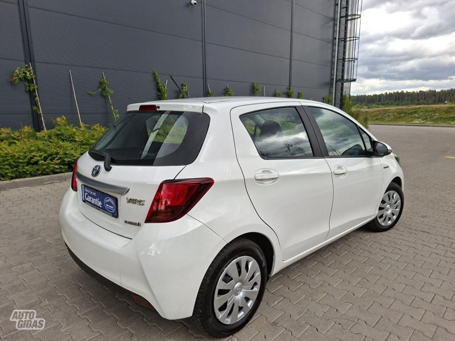 Balts Toyota Auris 2015 Viļņa, ar dzinēja tilpumu 1.50 L un nobraukumu 198 tūkst. km par 7950 €, foto 5 vietnē AUTOMOTO.COM.LV