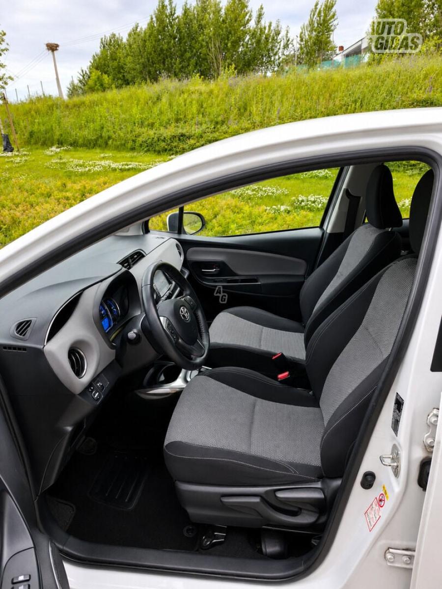 Balts Toyota Auris 2015 Viļņa, ar dzinēja tilpumu 1.50 L un nobraukumu 198 tūkst. km par 7950 €, foto 7 vietnē AUTOMOTO.COM.LV