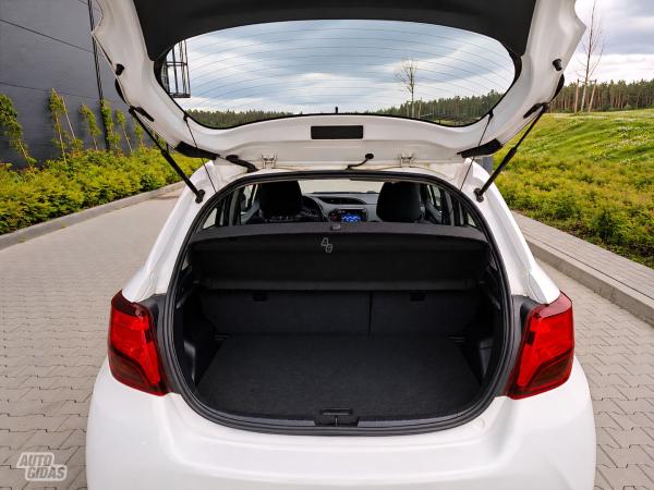 Balts Toyota Auris 2015 Viļņa, ar dzinēja tilpumu 1.50 L un nobraukumu 198 tūkst. km par 7950 €, foto 10 vietnē AUTOMOTO.COM.LV