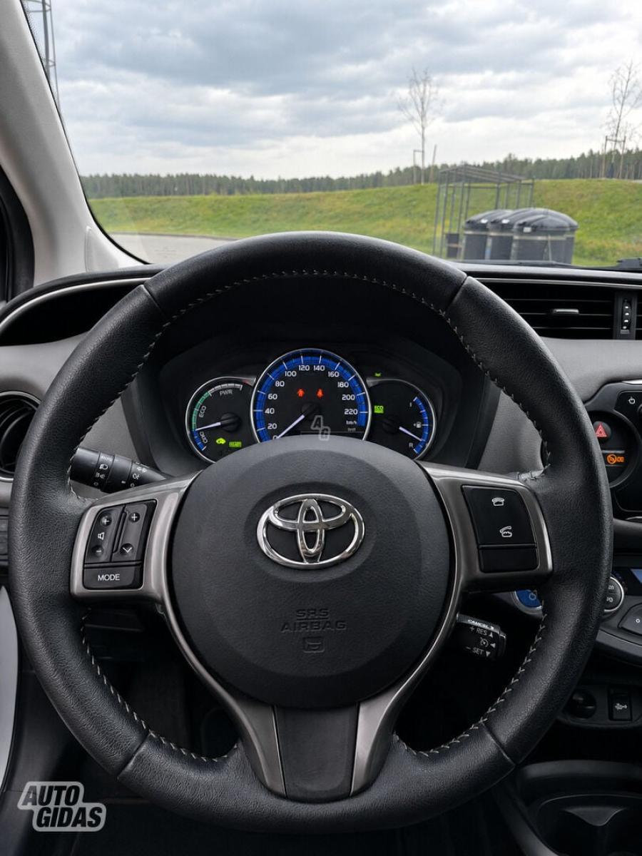 Balts Toyota Auris 2015 Viļņa, ar dzinēja tilpumu 1.50 L un nobraukumu 198 tūkst. km par 7950 €, foto 13 vietnē AUTOMOTO.COM.LV