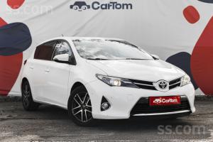 Белый Тойота Аурис 2015 в Рига, объемом двигателя 2.00 л и пробегом 224 тыс. км за 7200 €, фото 4 на AUTOMOTO.COM.LV