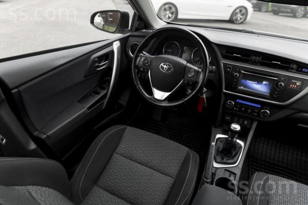 Balts Toyota Auris 2015 Rīga, ar dzinēja tilpumu 2.00 L un nobraukumu 224 tūkst. km par 7200 €, foto 8 vietnē AUTOMOTO.COM.LV