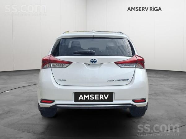 Balts Toyota Auris 2015 Rīga, ar dzinēja tilpumu 1.80 L un nobraukumu 82 tūkst. km par 10900 €, foto 6 vietnē AUTOMOTO.COM.LV