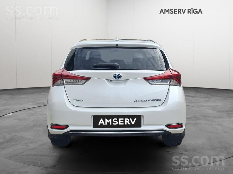 Balts Toyota Auris 2015 Rīga, ar dzinēja tilpumu 1.80 L un nobraukumu 82 tūkst. km par 10900 €, foto 7 vietnē AUTOMOTO.COM.LV