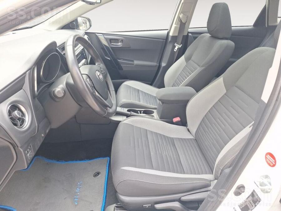 Balts Toyota Auris 2015 Rīga, ar dzinēja tilpumu 1.80 L un nobraukumu 82 tūkst. km par 10900 €, foto 11 vietnē AUTOMOTO.COM.LV