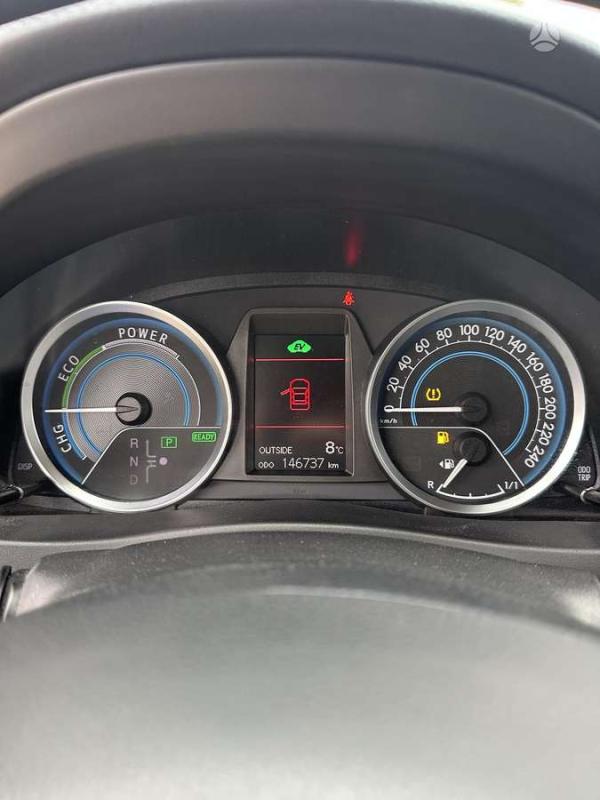 White Toyota Auris 2015 in Vilnius, with an engine capacity of 1.80 L and mileage of 147 thousand km for 9250 €, photo 8 on AUTOMOTO.COM.LV
