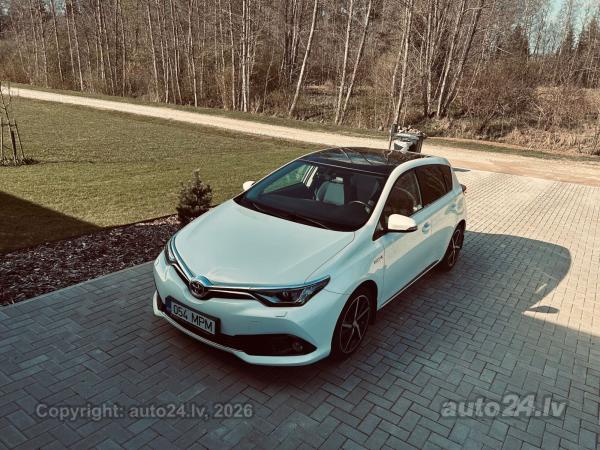 Белый Тойота Аурис 2015 в Тарту, объемом двигателя 1.80 л и пробегом 225 тыс. км за 10900 €, фото 1 на AUTOMOTO.COM.LV