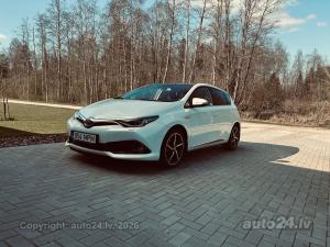 Белый Тойота Аурис 2015 в Тарту, объемом двигателя 1.80 л и пробегом 225 тыс. км за 10900 €, фото 3 на AUTOMOTO.COM.LV