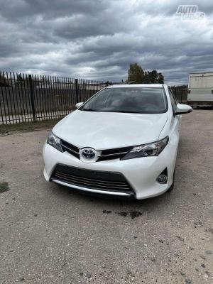 Balts Toyota Auris 2015 Viļņa, ar dzinēja tilpumu 1.80 L un nobraukumu 147 tūkst. km par 9250 €, foto 3 vietnē AUTOMOTO.COM.LV