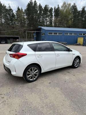 Balts Toyota Auris 2015 Viļņa, ar dzinēja tilpumu 1.80 L un nobraukumu 147 tūkst. km par 9250 €, foto 4 vietnē AUTOMOTO.COM.LV