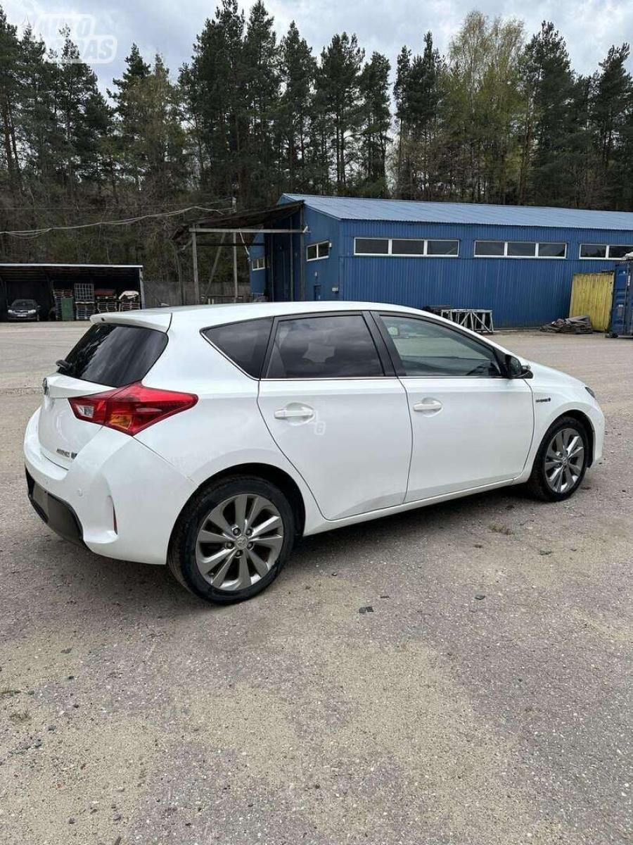 Balts Toyota Auris 2015 Viļņa, ar dzinēja tilpumu 1.80 L un nobraukumu 147 tūkst. km par 9250 €, foto 4 vietnē AUTOMOTO.COM.LV