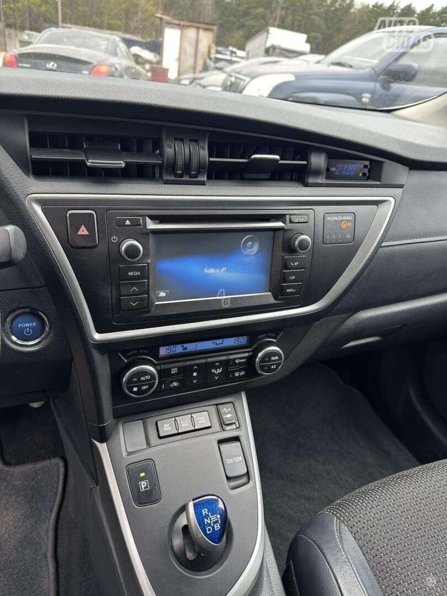 Balts Toyota Auris 2015 Viļņa, ar dzinēja tilpumu 1.80 L un nobraukumu 147 tūkst. km par 9250 €, foto 7 vietnē AUTOMOTO.COM.LV