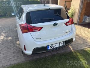 Balts Toyota Auris 2015 Rīga, ar dzinēja tilpumu 1.80 L un nobraukumu 168 tūkst. km par 8500 €, foto 3 vietnē AUTOMOTO.COM.LV