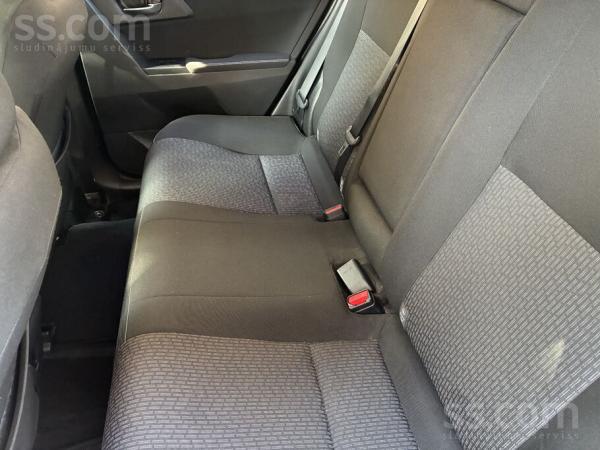 White Toyota Auris 2015 in Riga, with an engine capacity of 1.80 L and mileage of 168 thousand km for 8500 €, photo 9 on AUTOMOTO.COM.LV