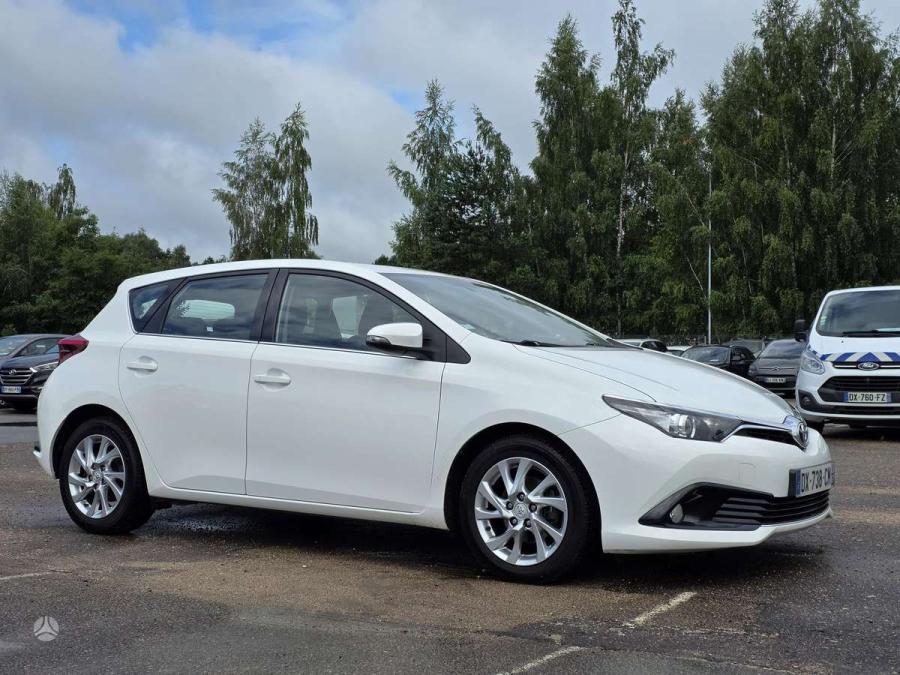 White Toyota Auris 2015 in Taurage, with an engine capacity of 1.60 L and mileage of 269 thousand km for 5700 €, photo 4 on AUTOMOTO.COM.LV