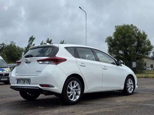 White Toyota Auris 2015 in Taurage, with an engine capacity of 1.60 L and mileage of 269 thousand km for 5700 €, photo 7 on AUTOMOTO.COM.LV