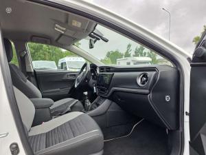 White Toyota Auris 2015 in Taurage, with an engine capacity of 1.60 L and mileage of 269 thousand km for 5700 €, photo 12 on AUTOMOTO.COM.LV