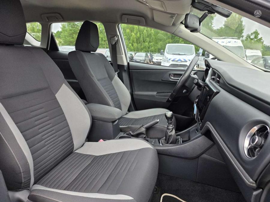 White Toyota Auris 2015 in Taurage, with an engine capacity of 1.60 L and mileage of 269 thousand km for 5700 €, photo 15 on AUTOMOTO.COM.LV