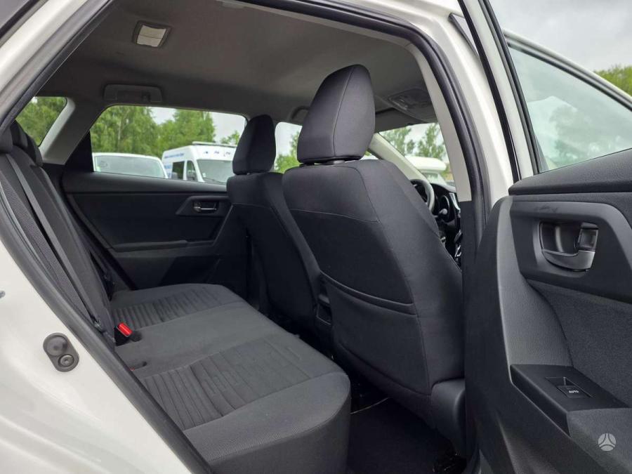 White Toyota Auris 2015 in Taurage, with an engine capacity of 1.60 L and mileage of 269 thousand km for 5700 €, photo 16 on AUTOMOTO.COM.LV