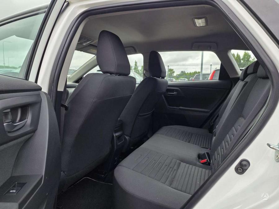 White Toyota Auris 2015 in Taurage, with an engine capacity of 1.60 L and mileage of 269 thousand km for 5700 €, photo 18 on AUTOMOTO.COM.LV