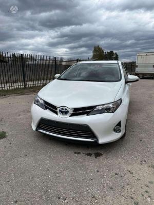 Balts Toyota Auris 2015 Viļņa, ar dzinēja tilpumu 1.80 L un nobraukumu 147 tūkst. km par 7950 €, foto 3 vietnē AUTOMOTO.COM.LV