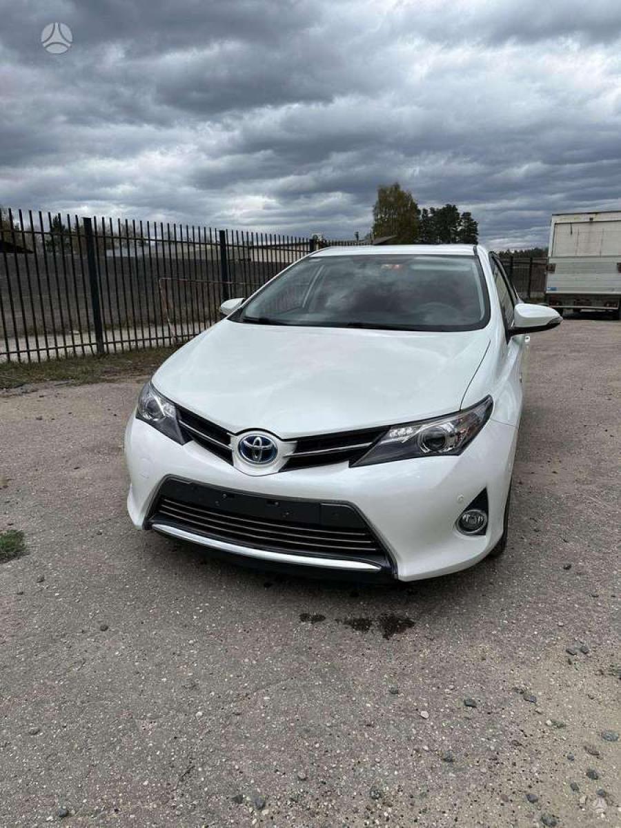 Balts Toyota Auris 2015 Viļņa, ar dzinēja tilpumu 1.80 L un nobraukumu 147 tūkst. km par 7950 €, foto 3 vietnē AUTOMOTO.COM.LV