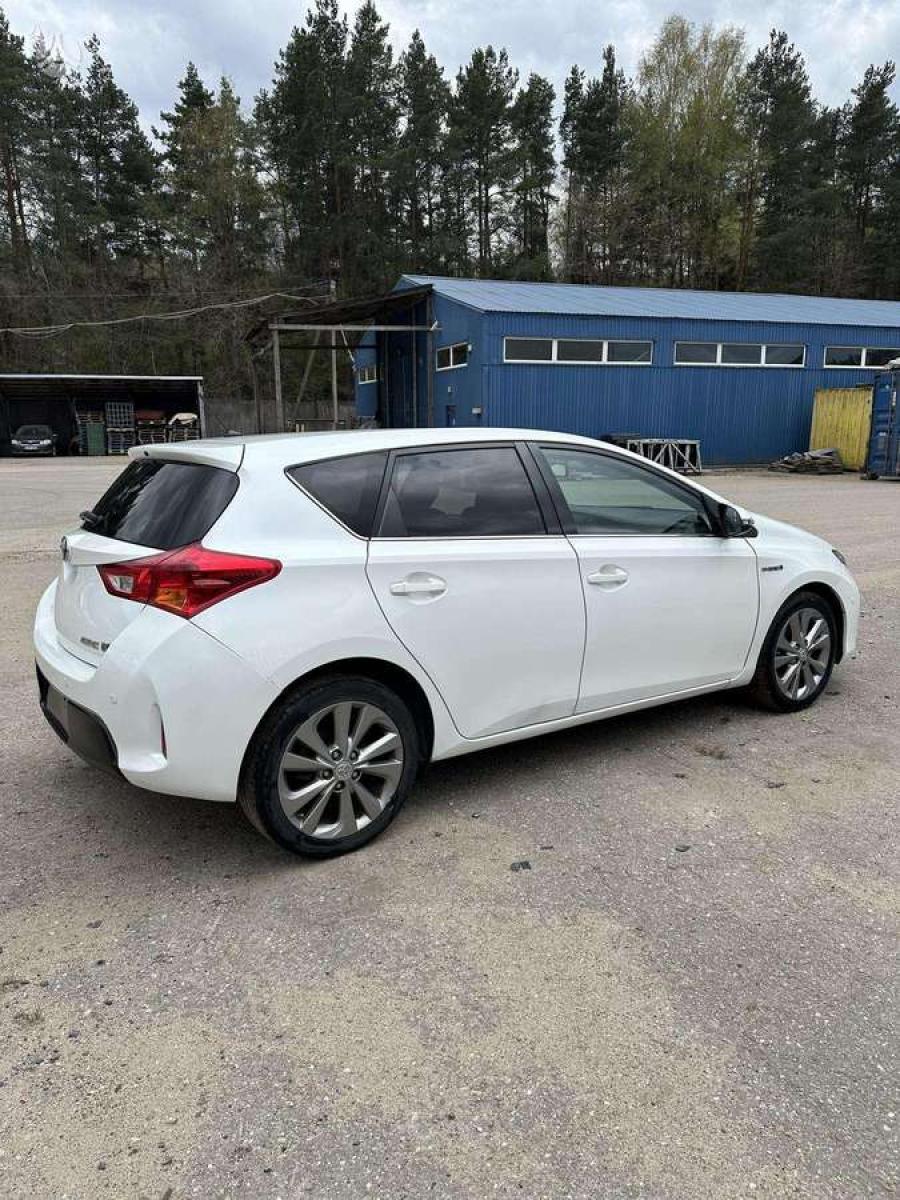 Balts Toyota Auris 2015 Viļņa, ar dzinēja tilpumu 1.80 L un nobraukumu 147 tūkst. km par 7950 €, foto 4 vietnē AUTOMOTO.COM.LV