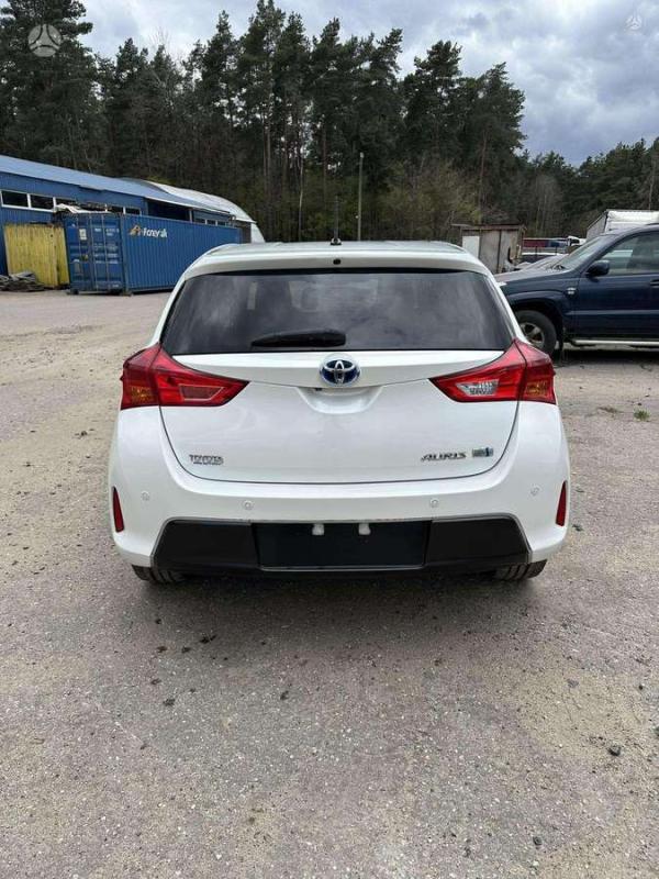 Balts Toyota Auris 2015 Viļņa, ar dzinēja tilpumu 1.80 L un nobraukumu 147 tūkst. km par 7950 €, foto 4 vietnē AUTOMOTO.COM.LV