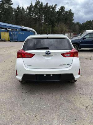 Balts Toyota Auris 2015 Viļņa, ar dzinēja tilpumu 1.80 L un nobraukumu 147 tūkst. km par 7950 €, foto 5 vietnē AUTOMOTO.COM.LV
