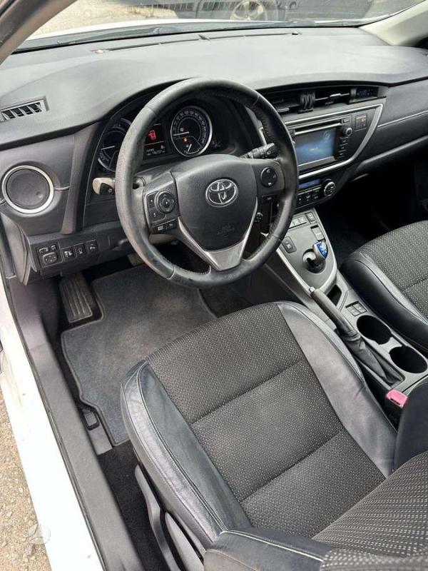 Balts Toyota Auris 2015 Viļņa, ar dzinēja tilpumu 1.80 L un nobraukumu 147 tūkst. km par 7950 €, foto 5 vietnē AUTOMOTO.COM.LV