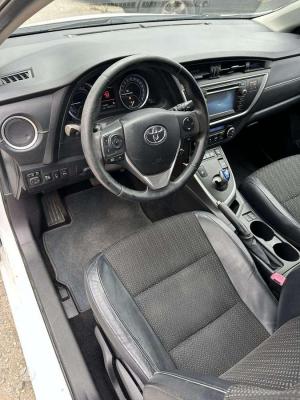 Balts Toyota Auris 2015 Viļņa, ar dzinēja tilpumu 1.80 L un nobraukumu 147 tūkst. km par 7950 €, foto 6 vietnē AUTOMOTO.COM.LV