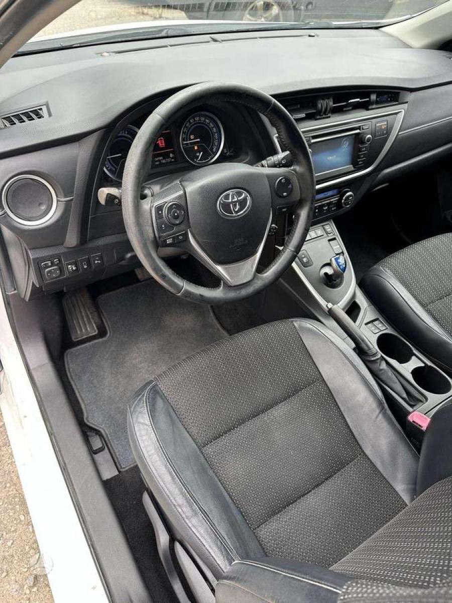 Balts Toyota Auris 2015 Viļņa, ar dzinēja tilpumu 1.80 L un nobraukumu 147 tūkst. km par 7950 €, foto 6 vietnē AUTOMOTO.COM.LV