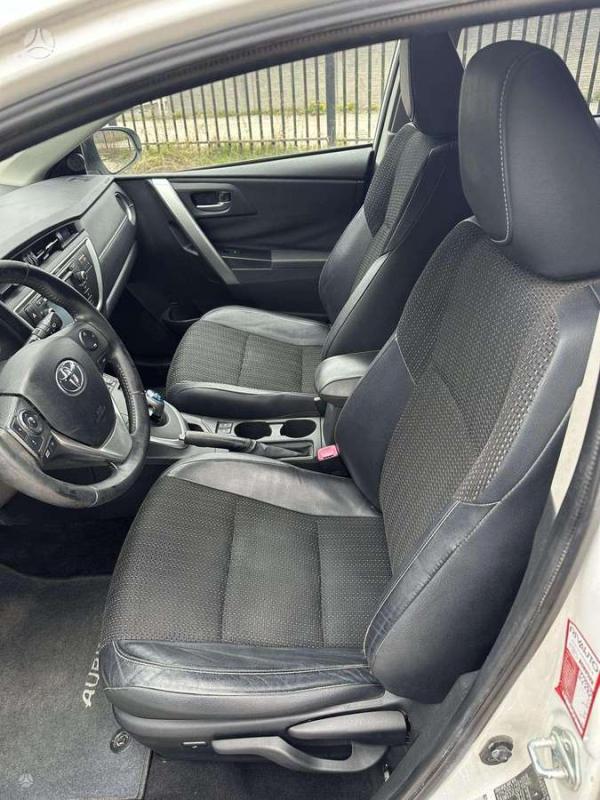 Balts Toyota Auris 2015 Viļņa, ar dzinēja tilpumu 1.80 L un nobraukumu 147 tūkst. km par 7950 €, foto 8 vietnē AUTOMOTO.COM.LV
