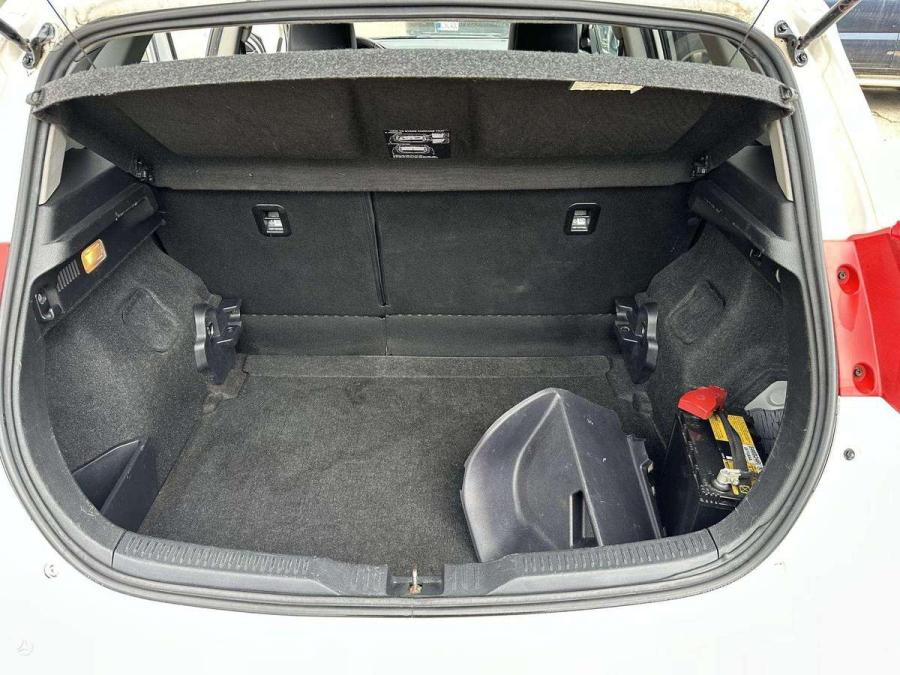 Balts Toyota Auris 2015 Viļņa, ar dzinēja tilpumu 1.80 L un nobraukumu 147 tūkst. km par 7950 €, foto 11 vietnē AUTOMOTO.COM.LV