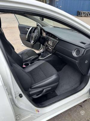 Balts Toyota Auris 2015 Viļņa, ar dzinēja tilpumu 1.80 L un nobraukumu 147 tūkst. km par 7950 €, foto 13 vietnē AUTOMOTO.COM.LV