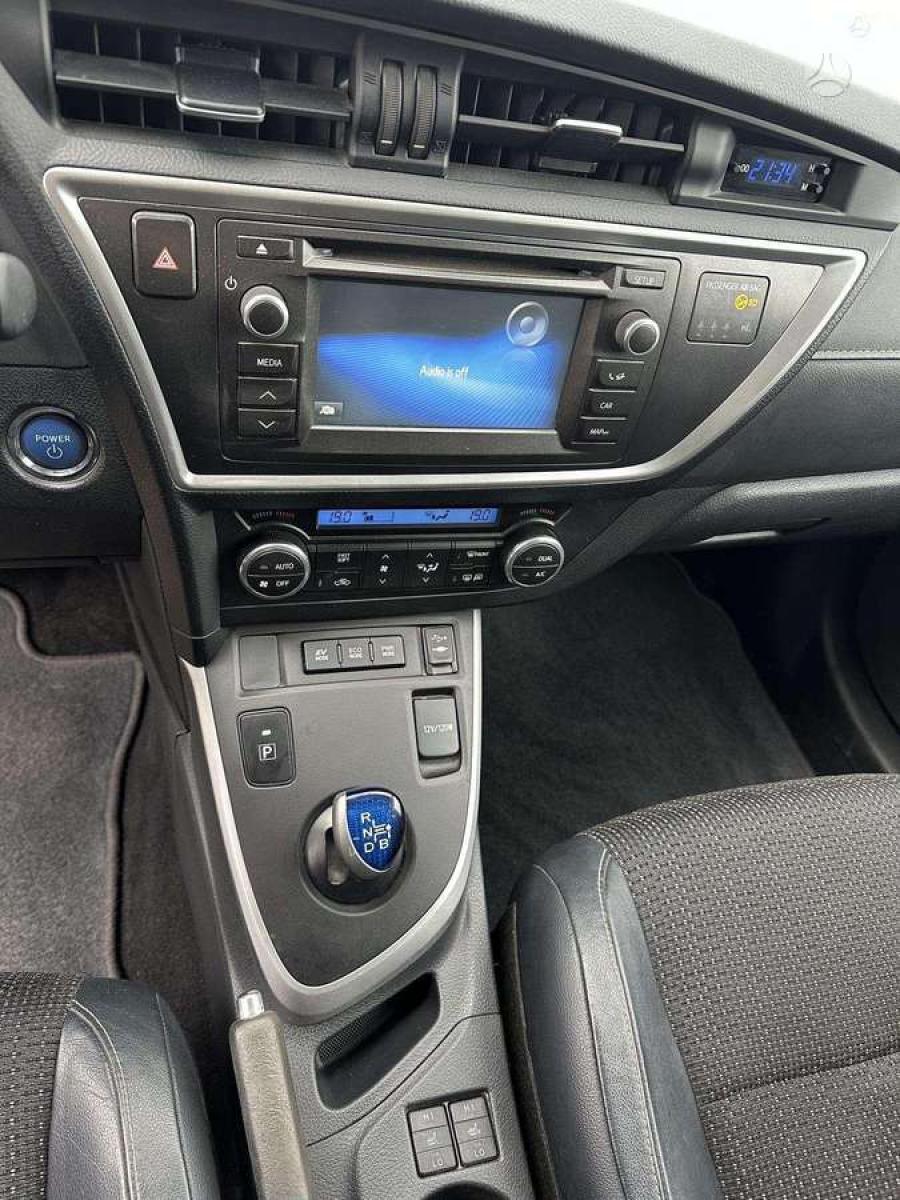 Balts Toyota Auris 2015 Viļņa, ar dzinēja tilpumu 1.80 L un nobraukumu 147 tūkst. km par 7950 €, foto 16 vietnē AUTOMOTO.COM.LV