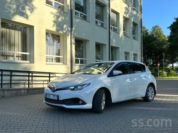 Белый Тойота Аурис 2015 в Даугавпилс, объемом двигателя 1.40 л и пробегом 271 тыс. км за 7200 €, фото 3 на AUTOMOTO.COM.LV