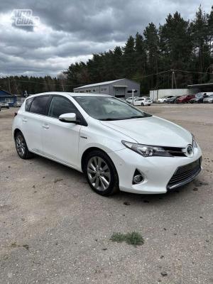 Balts Toyota Auris 2015 Viļņa, ar dzinēja tilpumu 1.80 L un nobraukumu 147 tūkst. km par 7950 €, foto  vietnē AUTOMOTO.COM.LV