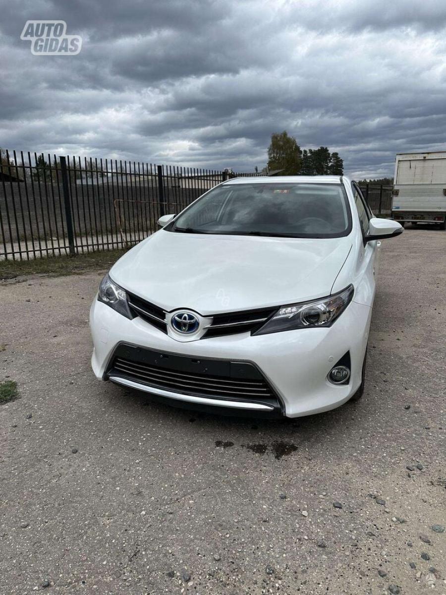 Balts Toyota Auris 2015 Viļņa, ar dzinēja tilpumu 1.80 L un nobraukumu 147 tūkst. km par 7950 €, foto 3 vietnē AUTOMOTO.COM.LV