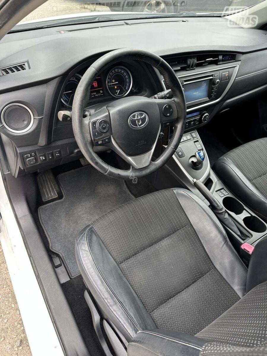 Balts Toyota Auris 2015 Viļņa, ar dzinēja tilpumu 1.80 L un nobraukumu 147 tūkst. km par 7950 €, foto 6 vietnē AUTOMOTO.COM.LV