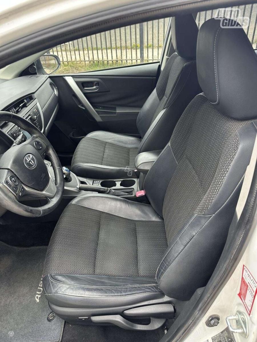 Balts Toyota Auris 2015 Viļņa, ar dzinēja tilpumu 1.80 L un nobraukumu 147 tūkst. km par 7950 €, foto 9 vietnē AUTOMOTO.COM.LV