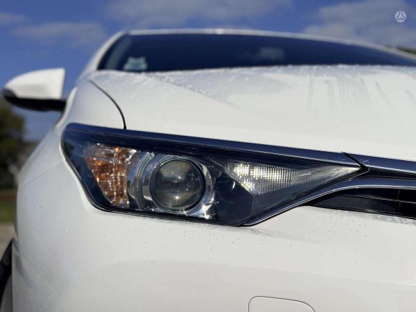 Toyota Auris 2015 Tauragė vietnē Balts Toyota Auris 2015 Tauragė, ar dzinēja tilpumu 1.20 L un nobraukumu 115 tūkst. km par 7999 €, foto 4 vietnē AUTOMOTO.COM.LV
