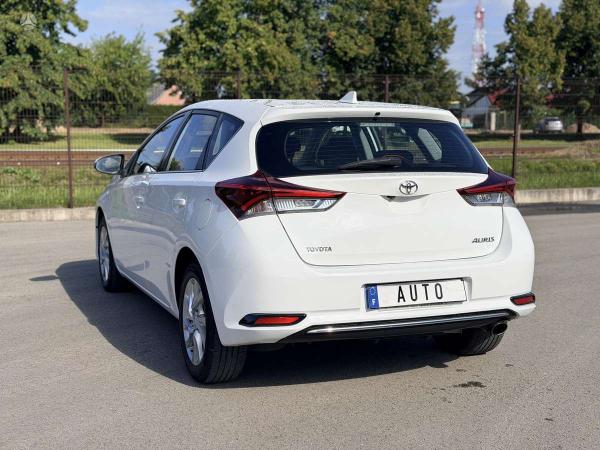 Toyota Auris 2015 Tauragė vietnē Balts Toyota Auris 2015 Tauragė, ar dzinēja tilpumu 1.20 L un nobraukumu 115 tūkst. km par 7999 €, foto 9 vietnē AUTOMOTO.COM.LV